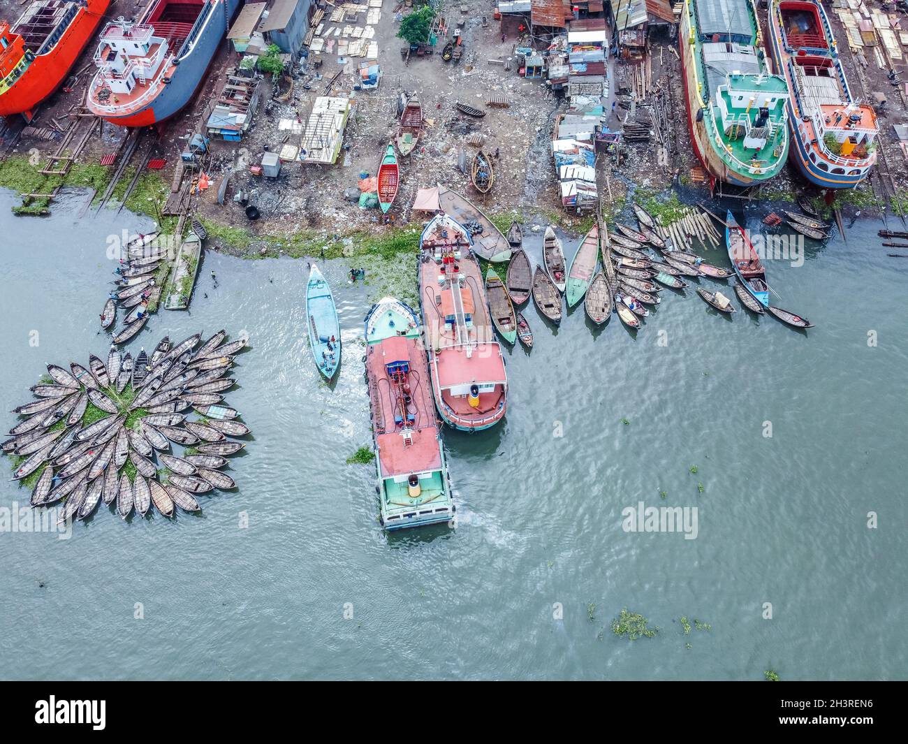 Dhaka, Bangladesh. 30th Oct, 2021. The Central Dockyard in the city ...