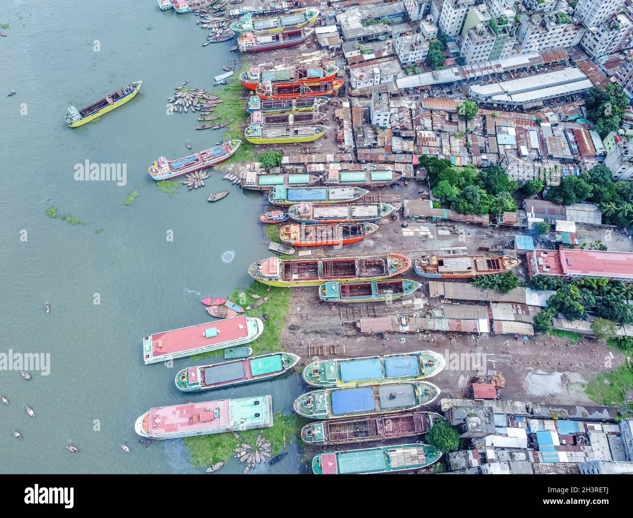Dhaka, Bangladesh. 30th Oct, 2021. The Central Dockyard in the city ...