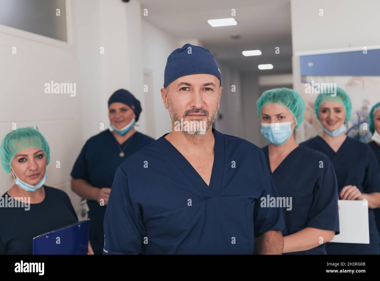 Orthopedic surgeon working hi-res stock photography and images - Alamy