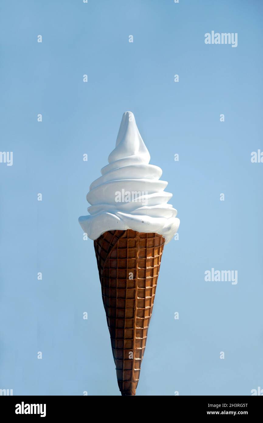 Ice cream cone sculpture hi-res stock photography and images - Alamy