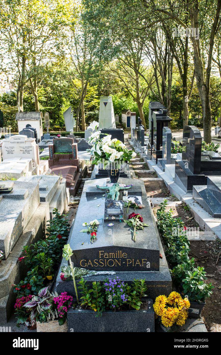 Tomb of Édith Piaf in Père-Lachaise Cemetery Stock Photo - Alamy