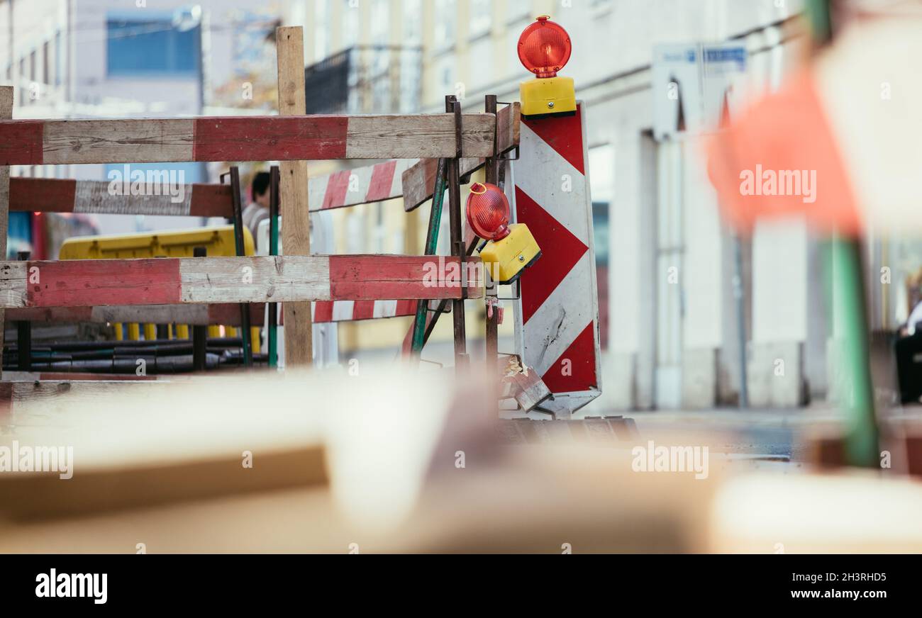 Road works: signal and warning lamps, urban city Stock Photo - Alamy