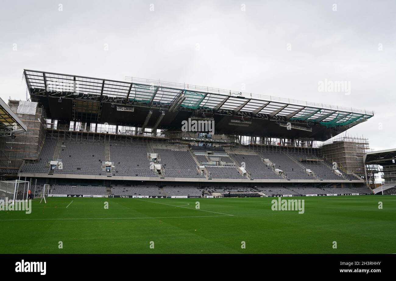 Fulham riverside stand hi-res stock photography and images - Alamy