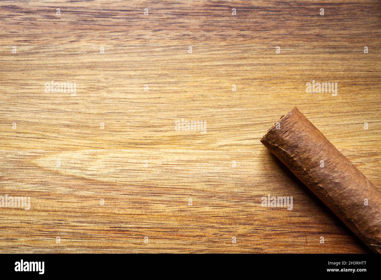 Cigar leaf brown hi-res stock photography and images - Alamy