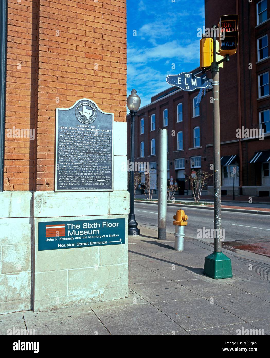 Dealy sign hi-res stock photography and images - Alamy