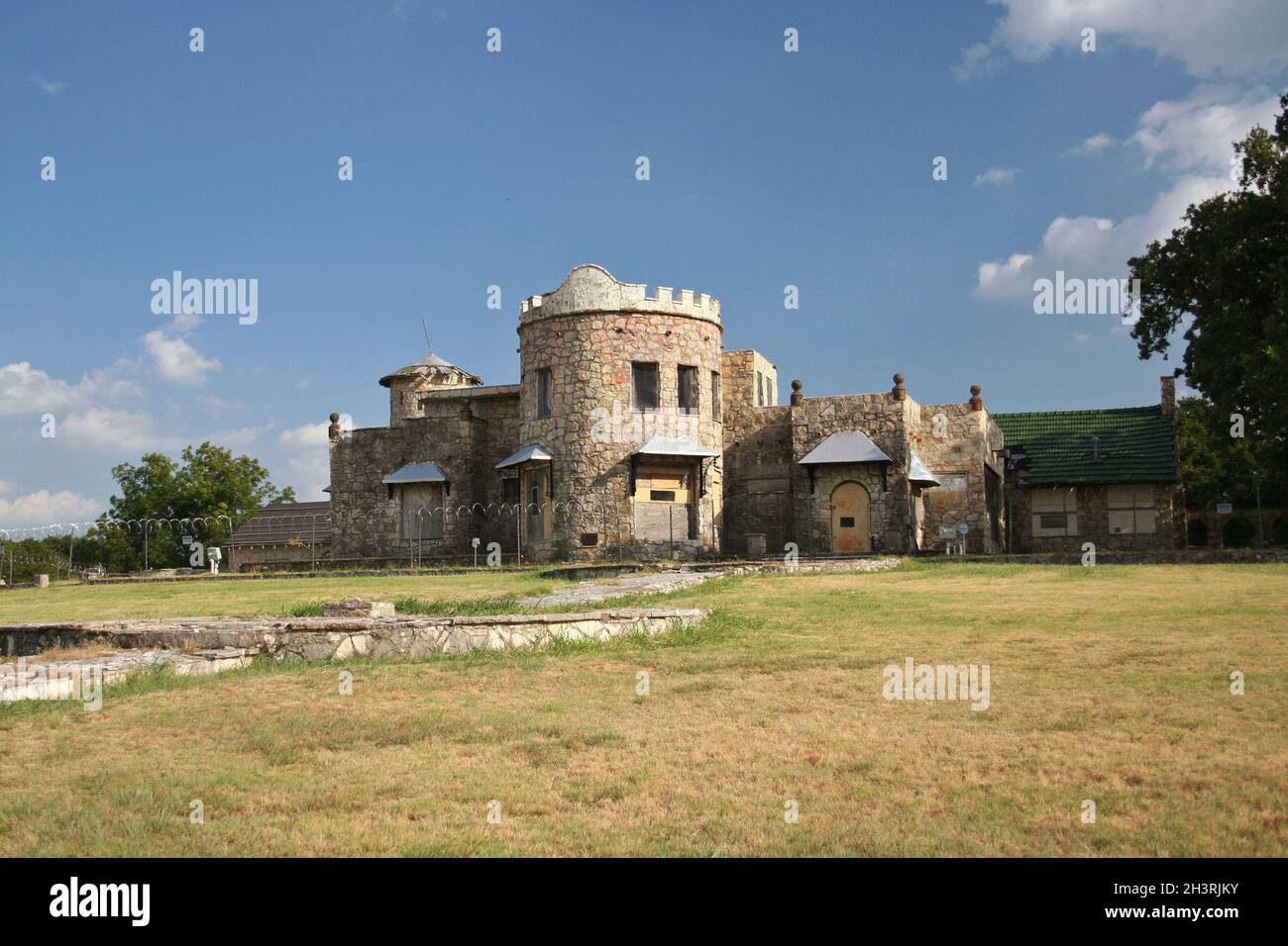 Rural castle hi-res stock photography and images - Alamy