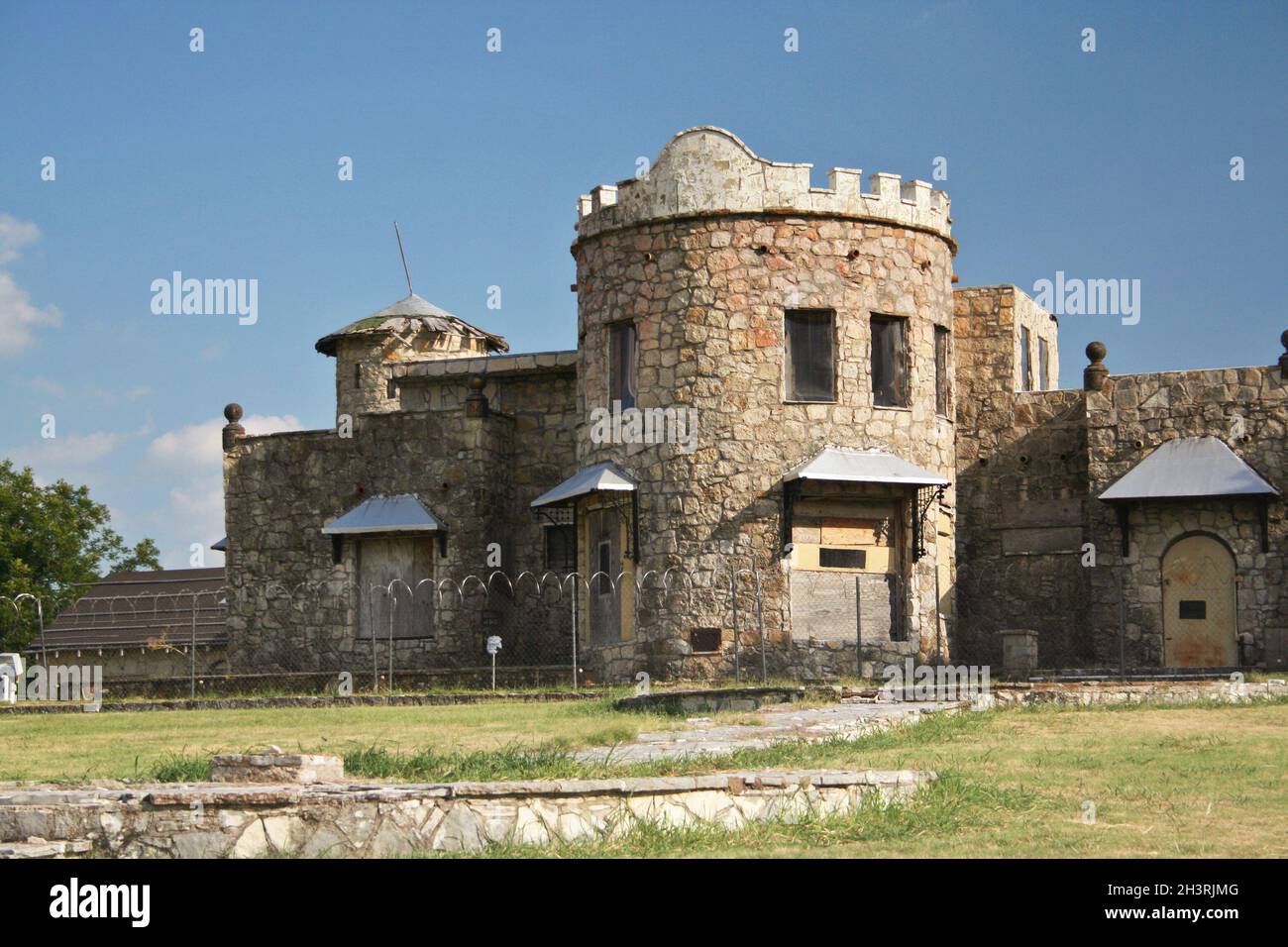 Rural castle hi-res stock photography and images - Alamy