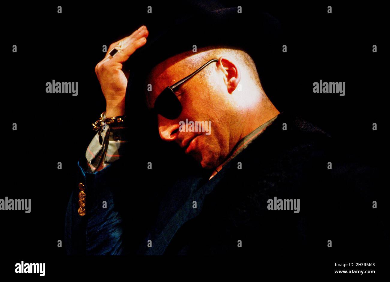 Antony Sher (Singer) in SINGER by Peter Flannery at the Royal ...