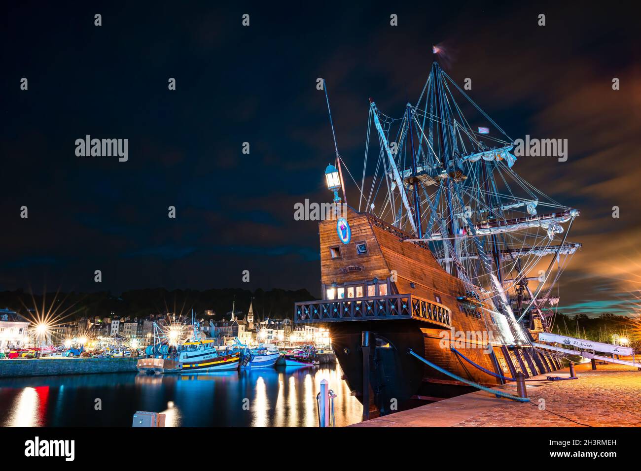 Medieval cargo ship hi-res stock photography and images - Alamy