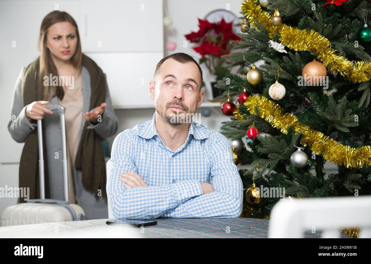 Pair breaking up, woman leaving Stock Photo - Alamy