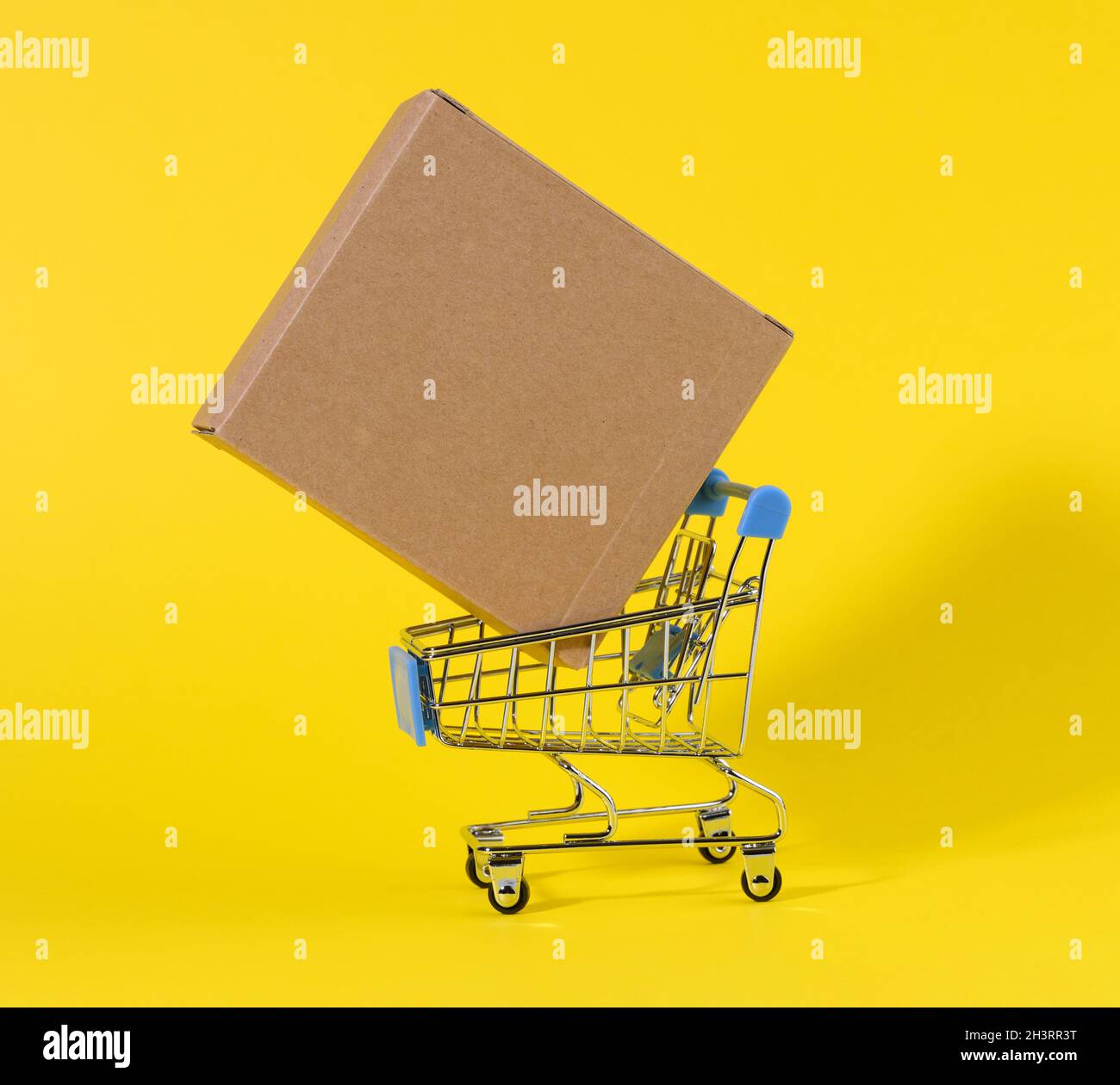 Trolley of cardboard hi-res stock photography and images - Alamy