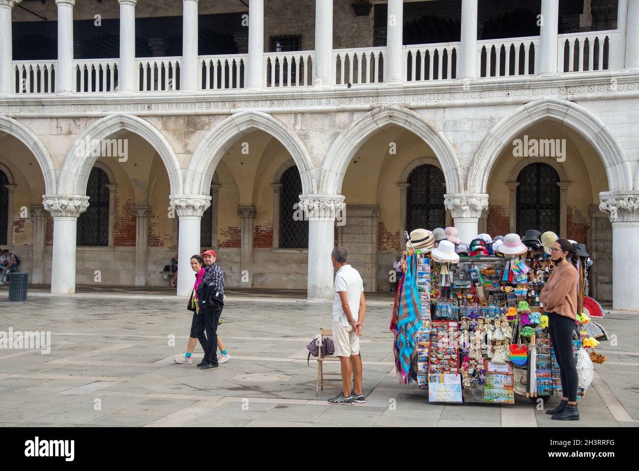 Souvenir shops venice italy hi-res stock photography and images - Alamy