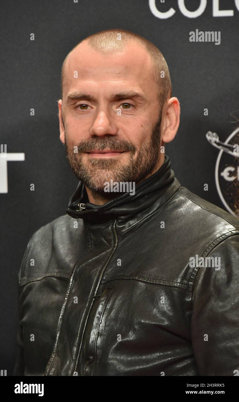 27 October 2021, North Rhine-Westphalia, Cologne: Actor Daniel Wiemer ...