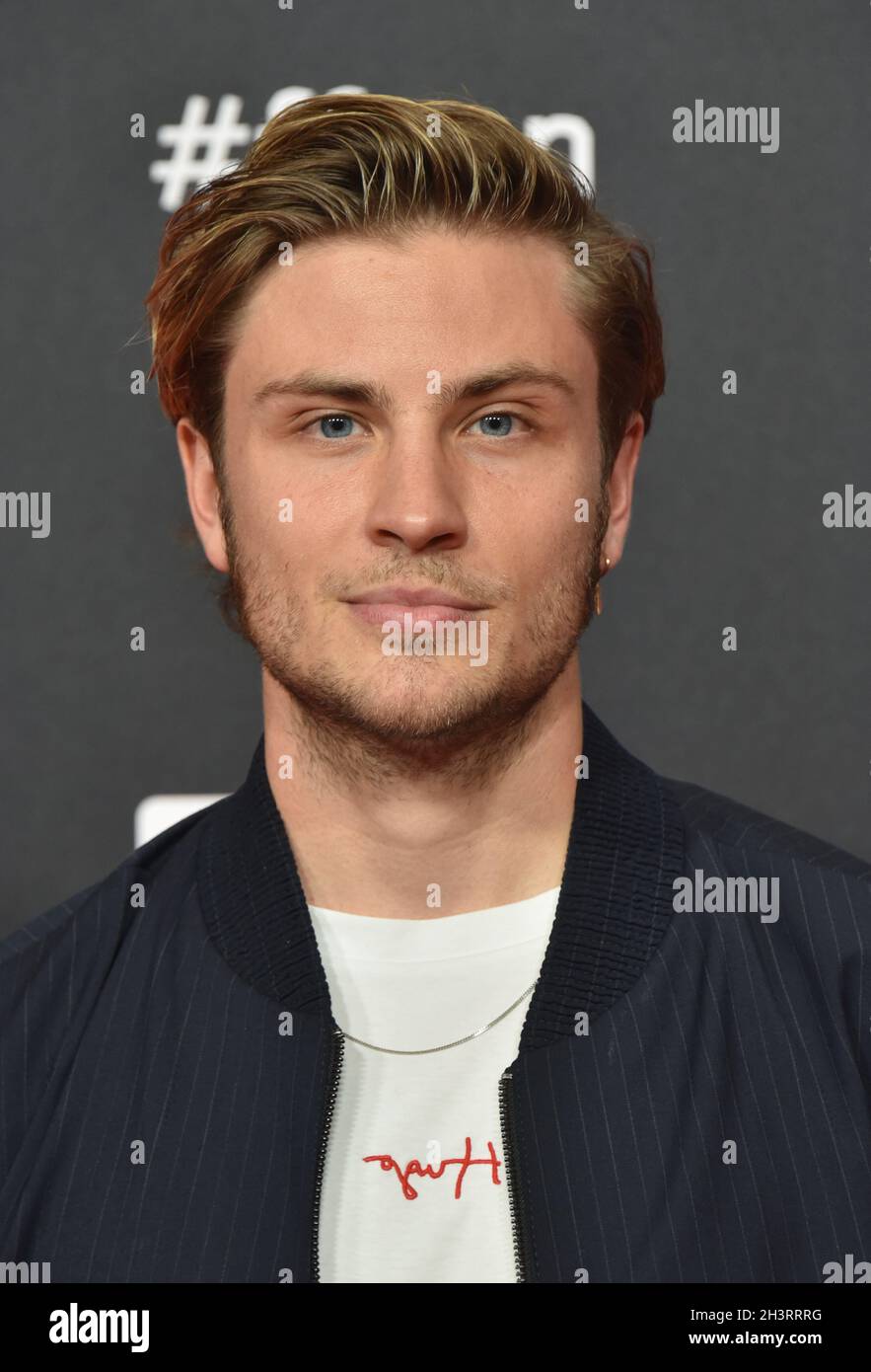 27 October 2021, North Rhine-Westphalia, Cologne: Actor Jannik Schümann ...