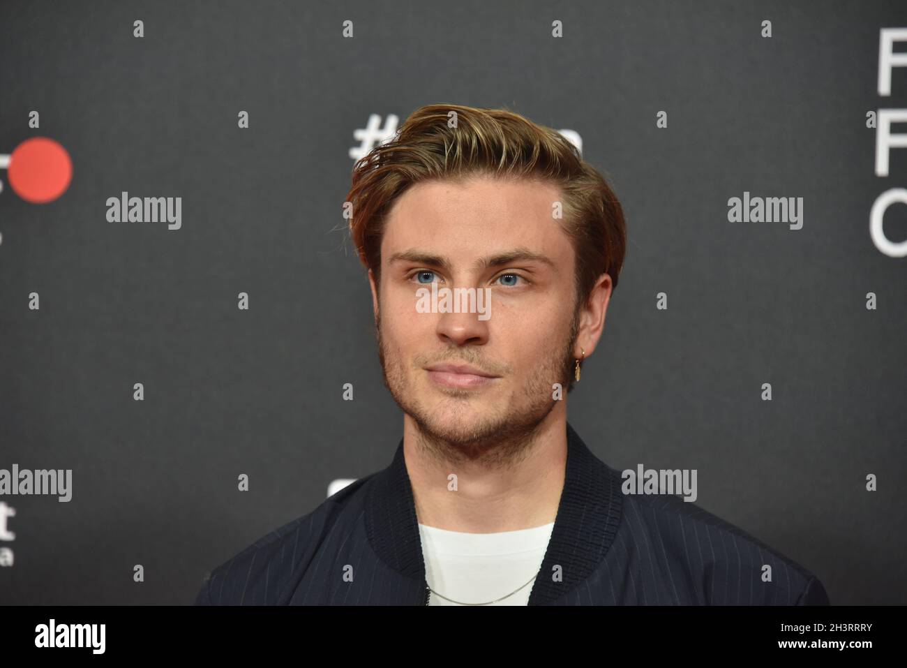 27 October 2021, North Rhine-Westphalia, Cologne: Actor Jannik Schümann ...