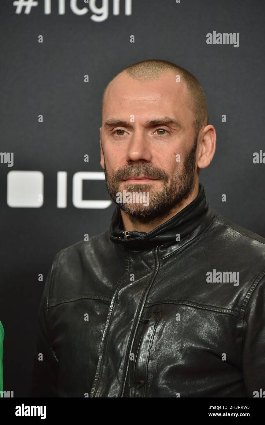 27 October 2021, North Rhine-Westphalia, Cologne: Actor Daniel Wiemer ...