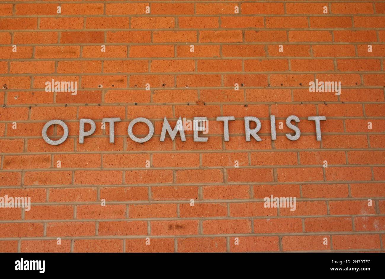 Optometrist sign hi-res stock photography and images - Alamy