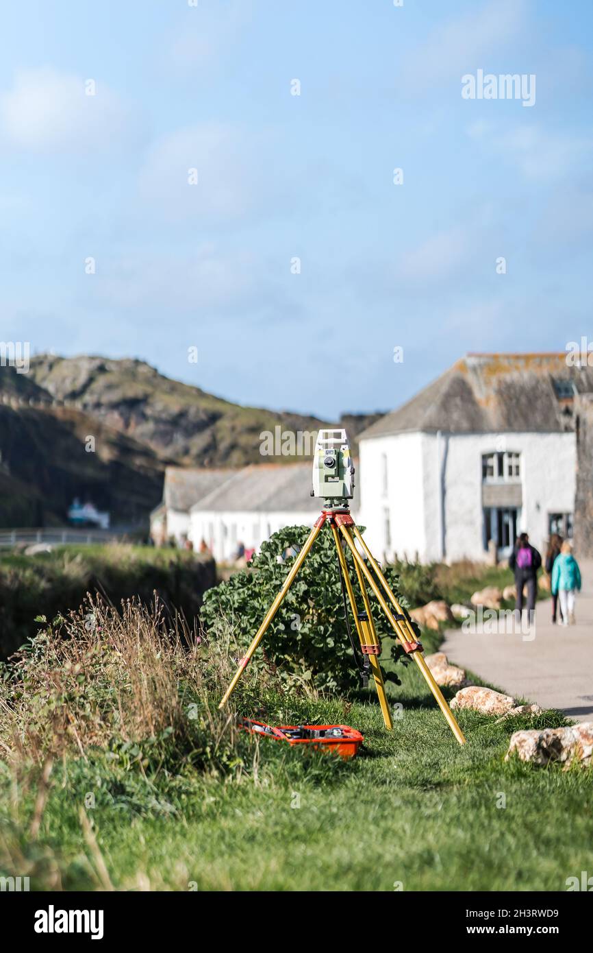 Construction survey digital analogue laser dot equipment on tripod ...