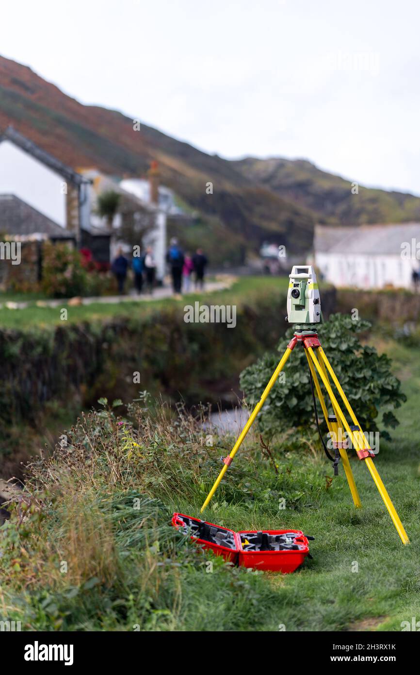 Construction survey digital analogue laser dot equipment on tripod ...