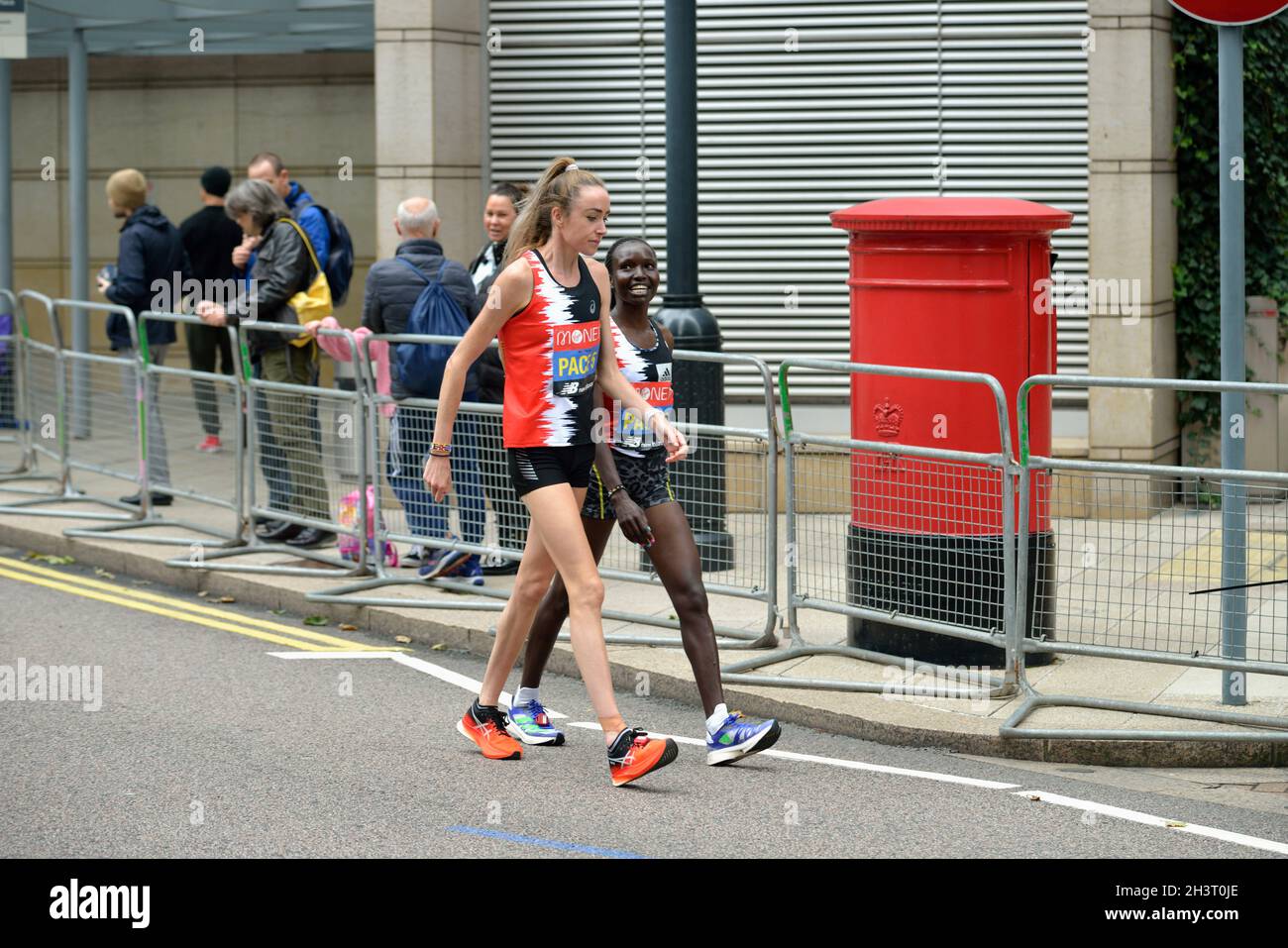 Pacemakers, Eilish McColgan, elite women's race, 2021 London Marathon ...