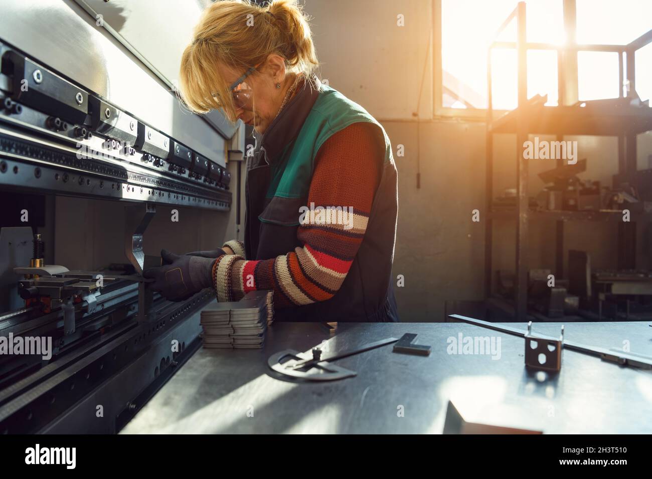 Cnc machine and covid hi-res stock photography and images - Alamy