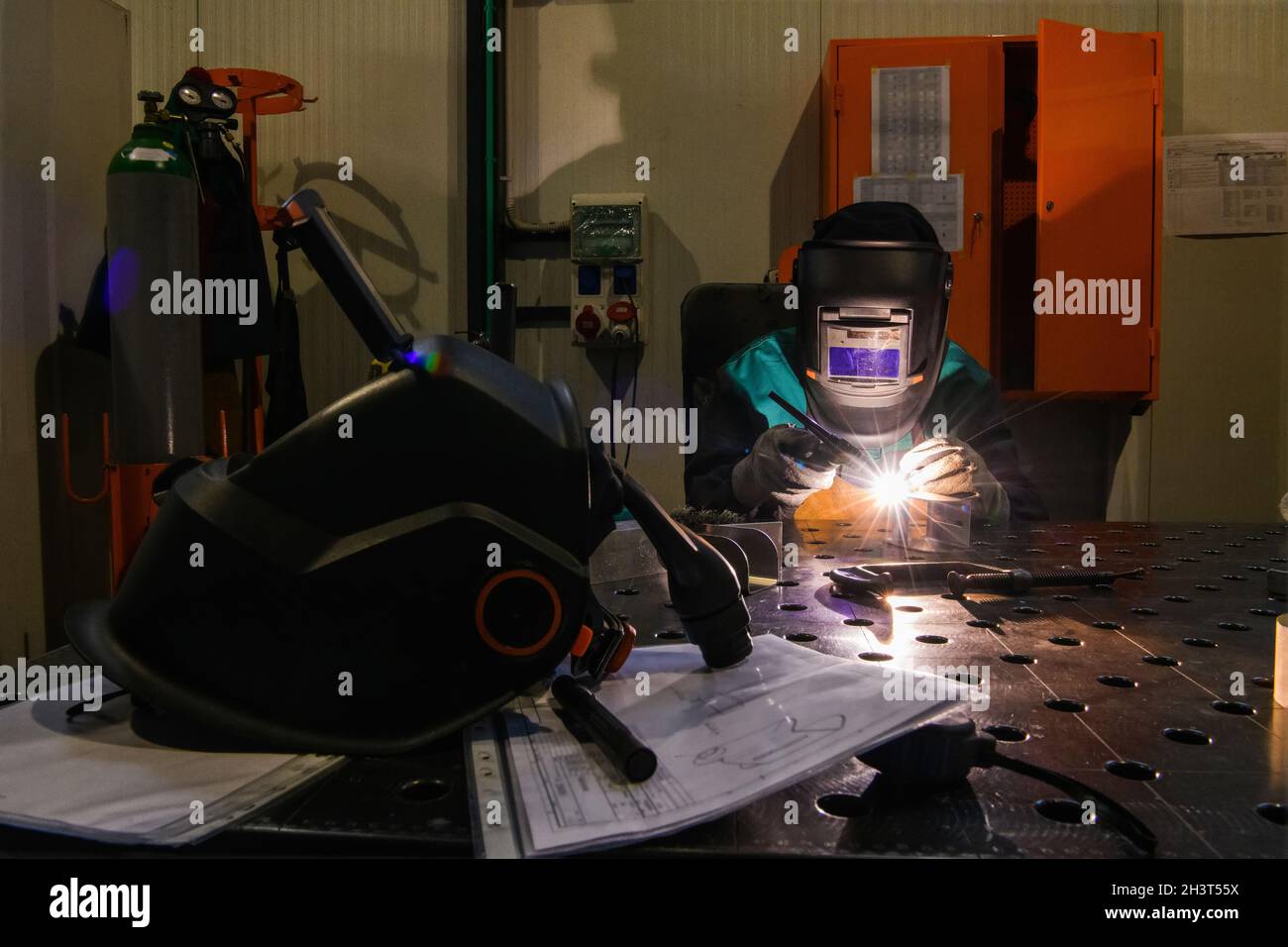Professional welder hi-res stock photography and images - Alamy