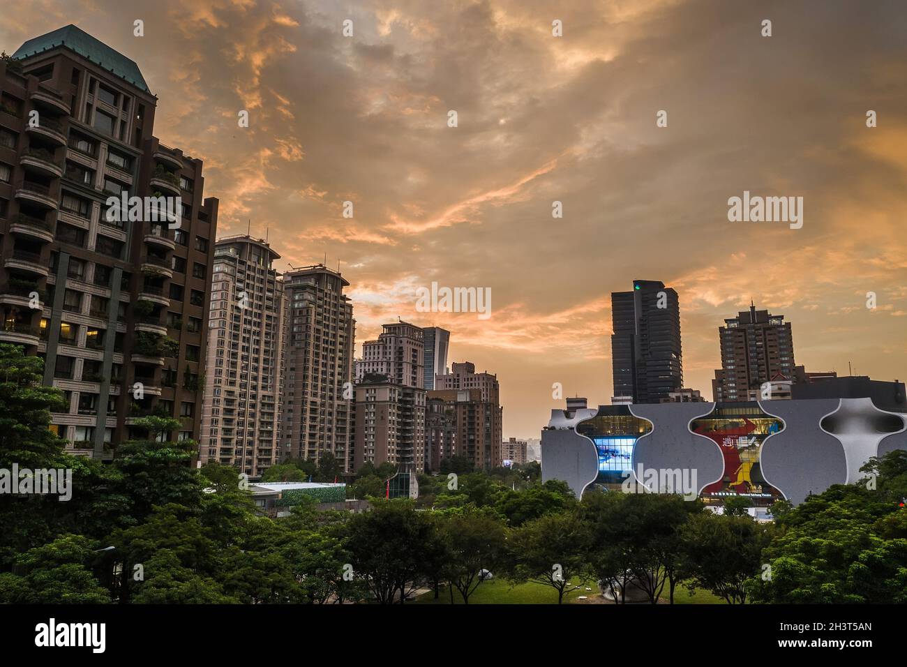 Taichung skyline hi-res stock photography and images - Alamy