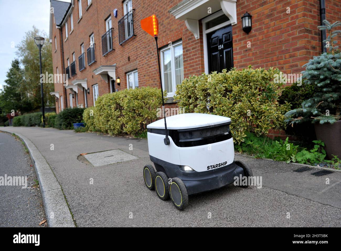 A Starship Robot in Oxley Park area of Milton Keynes, Britain's first ...