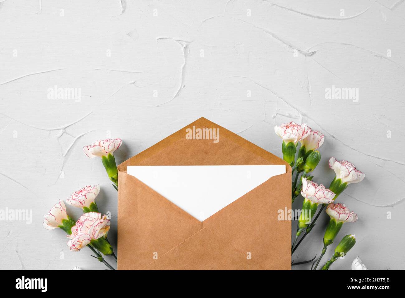 Craft paper envelope with bunch of flowers Stock Photo - Alamy