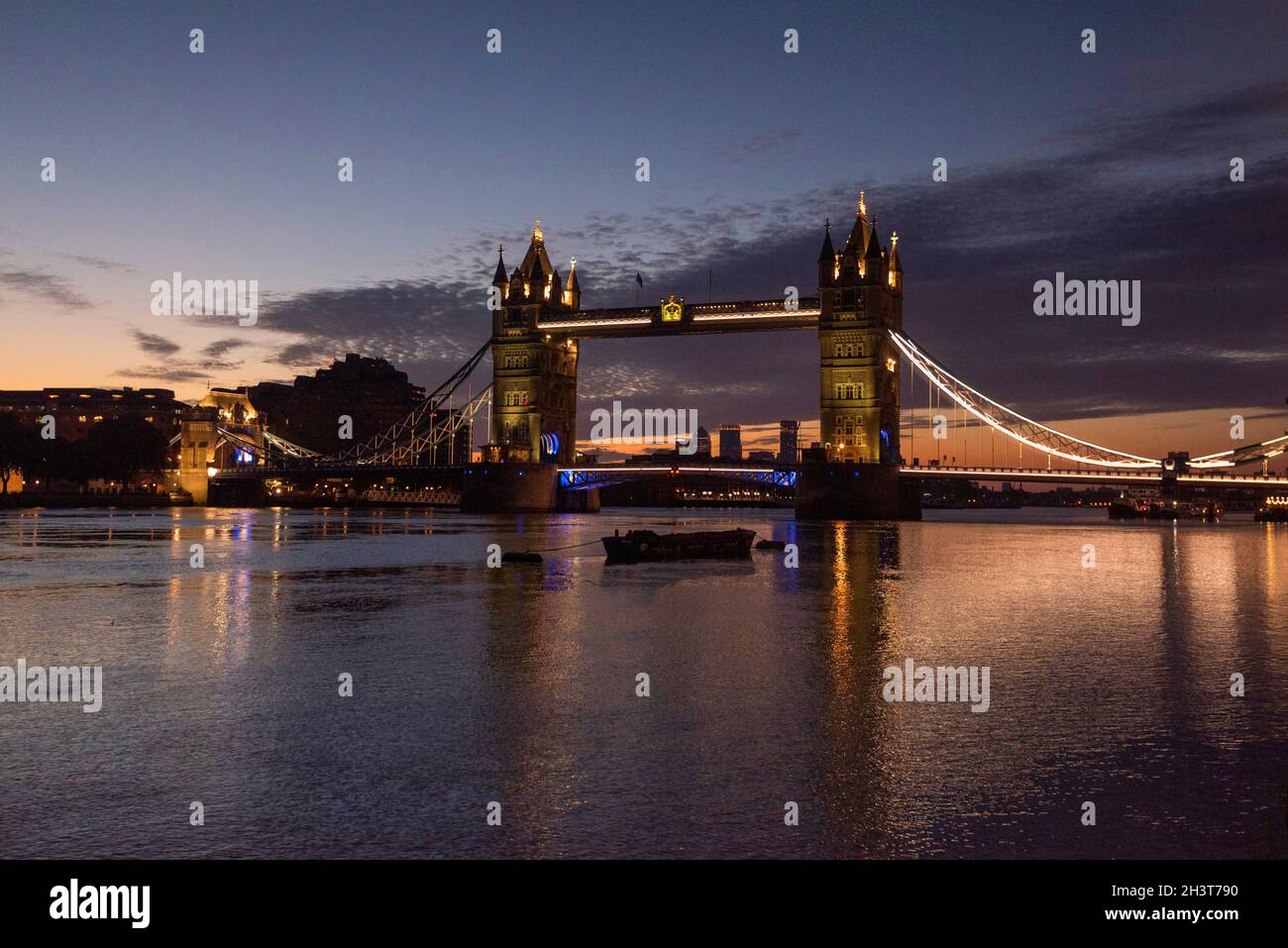 Sunrise at Tower Bridge, London England UK Stock Photo - Alamy