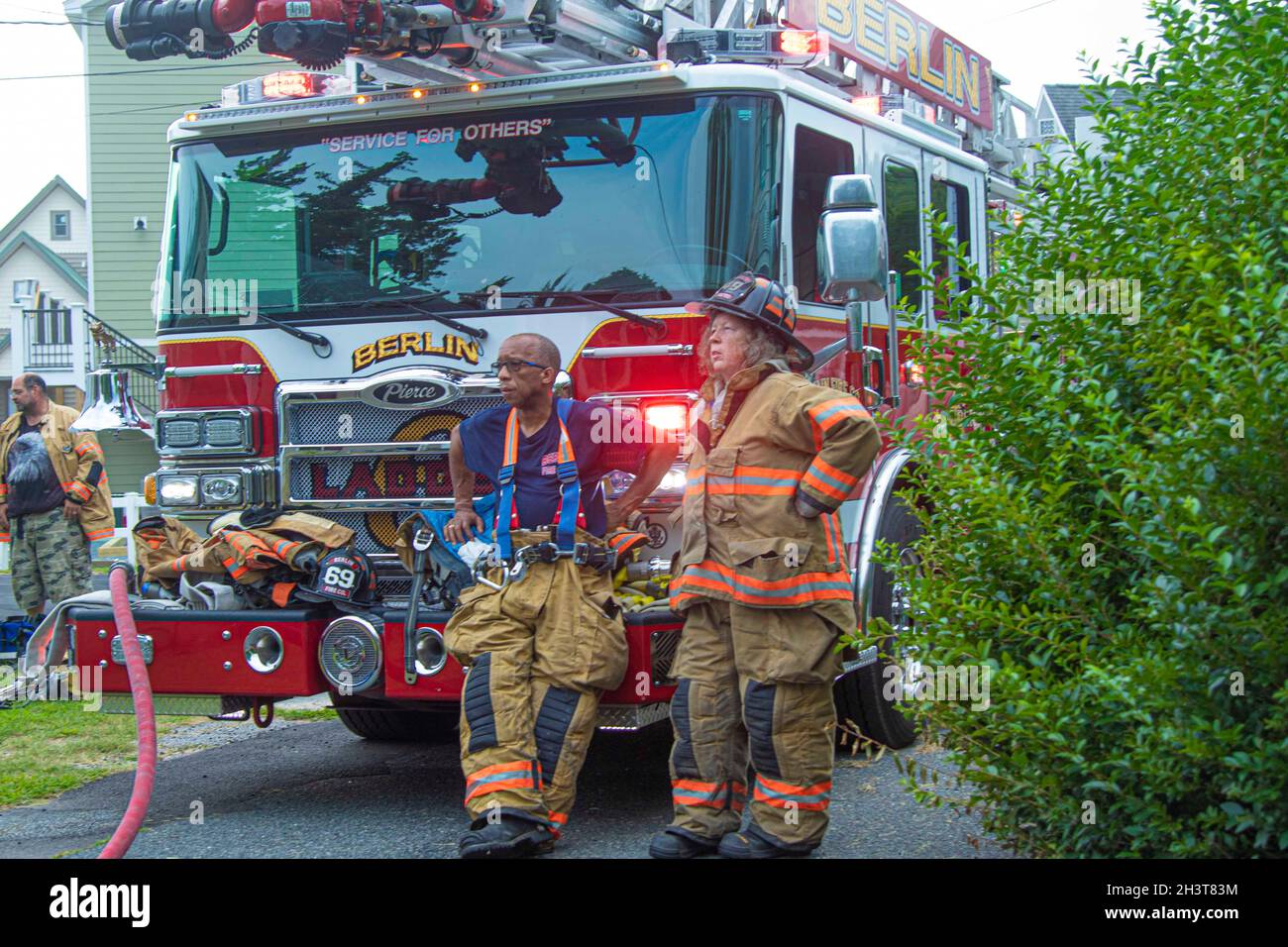 Ladder 6 firefighters hi-res stock photography and images - Alamy
