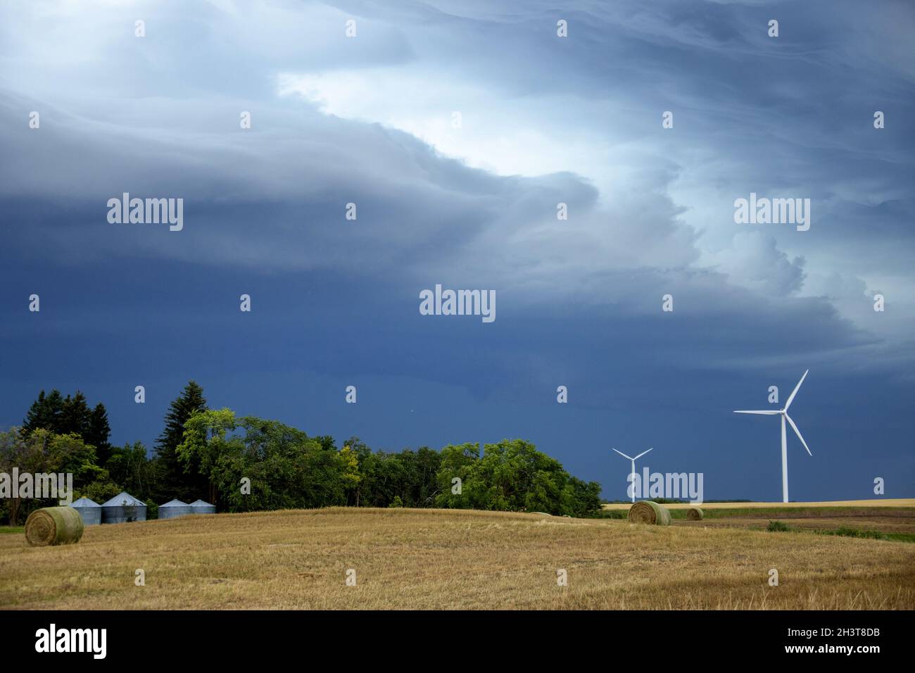 Canadian prairie farm hi-res stock photography and images - Alamy
