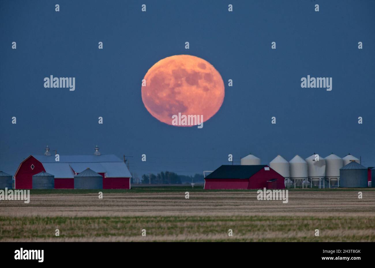 Prairie Full Moon Stock Photo - Alamy