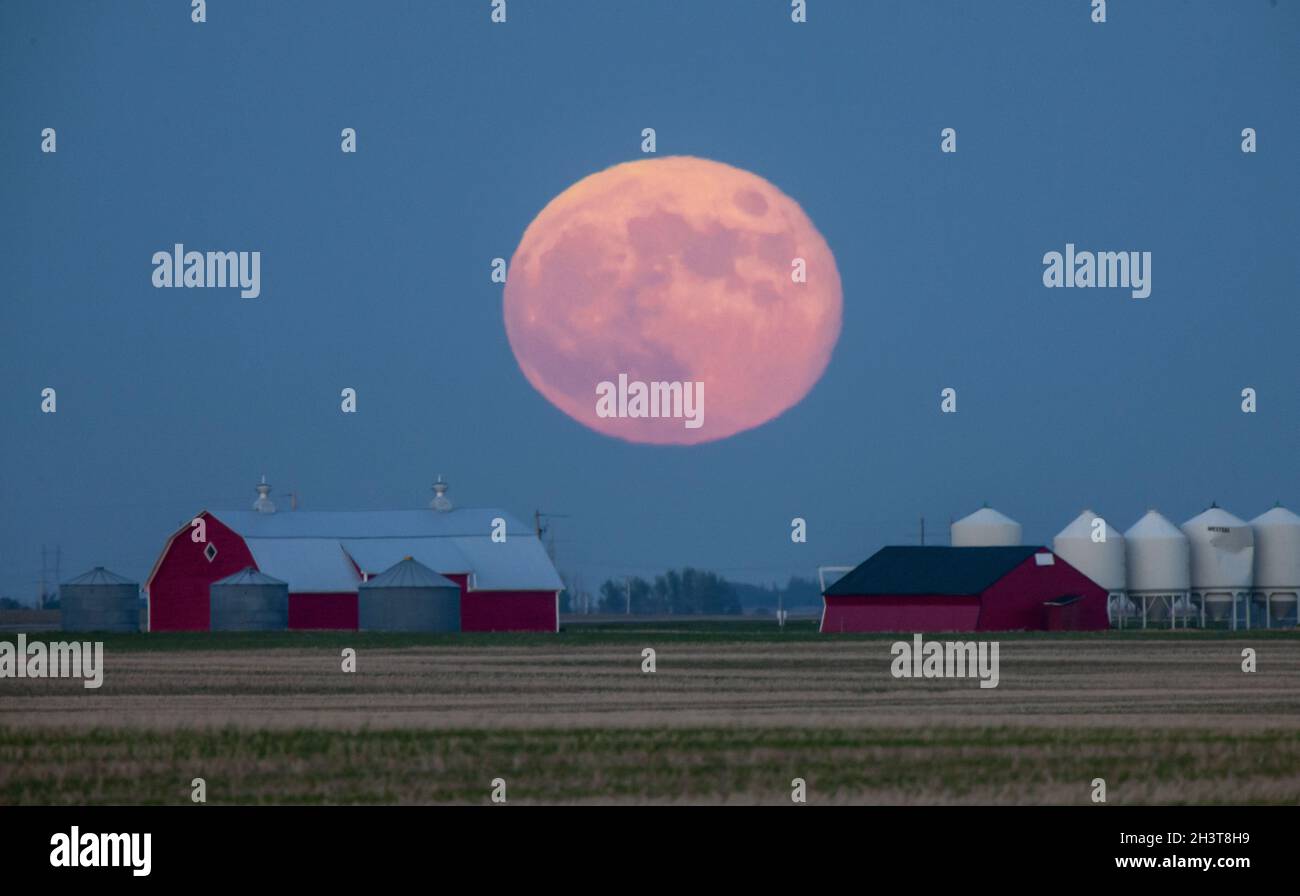 Prairie Full Moon Stock Photo - Alamy
