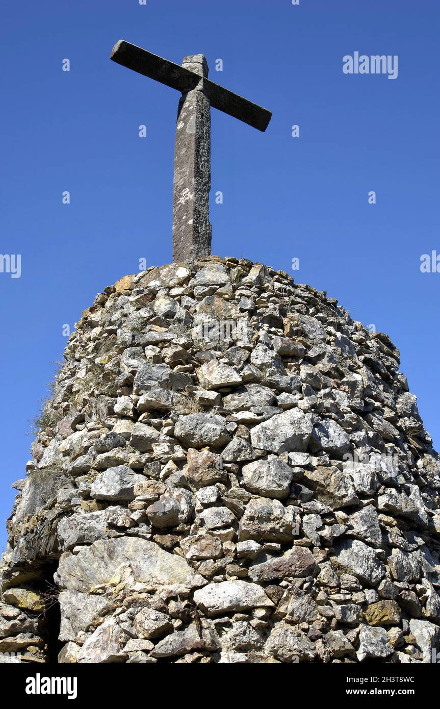 Typical stone cross in northern Portugal Stock Photo - Alamy