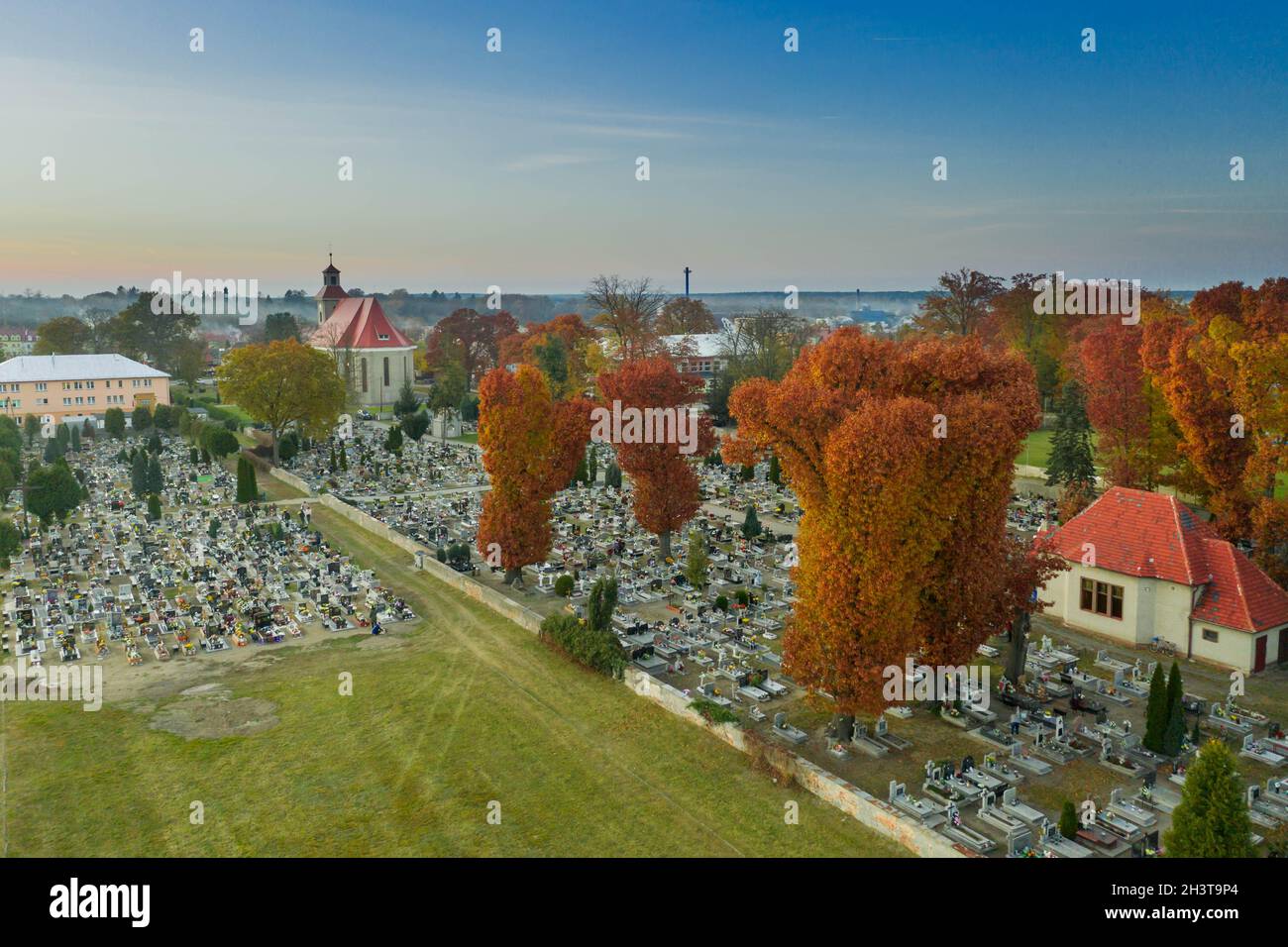 Local church cemetery hi-res stock photography and images - Alamy