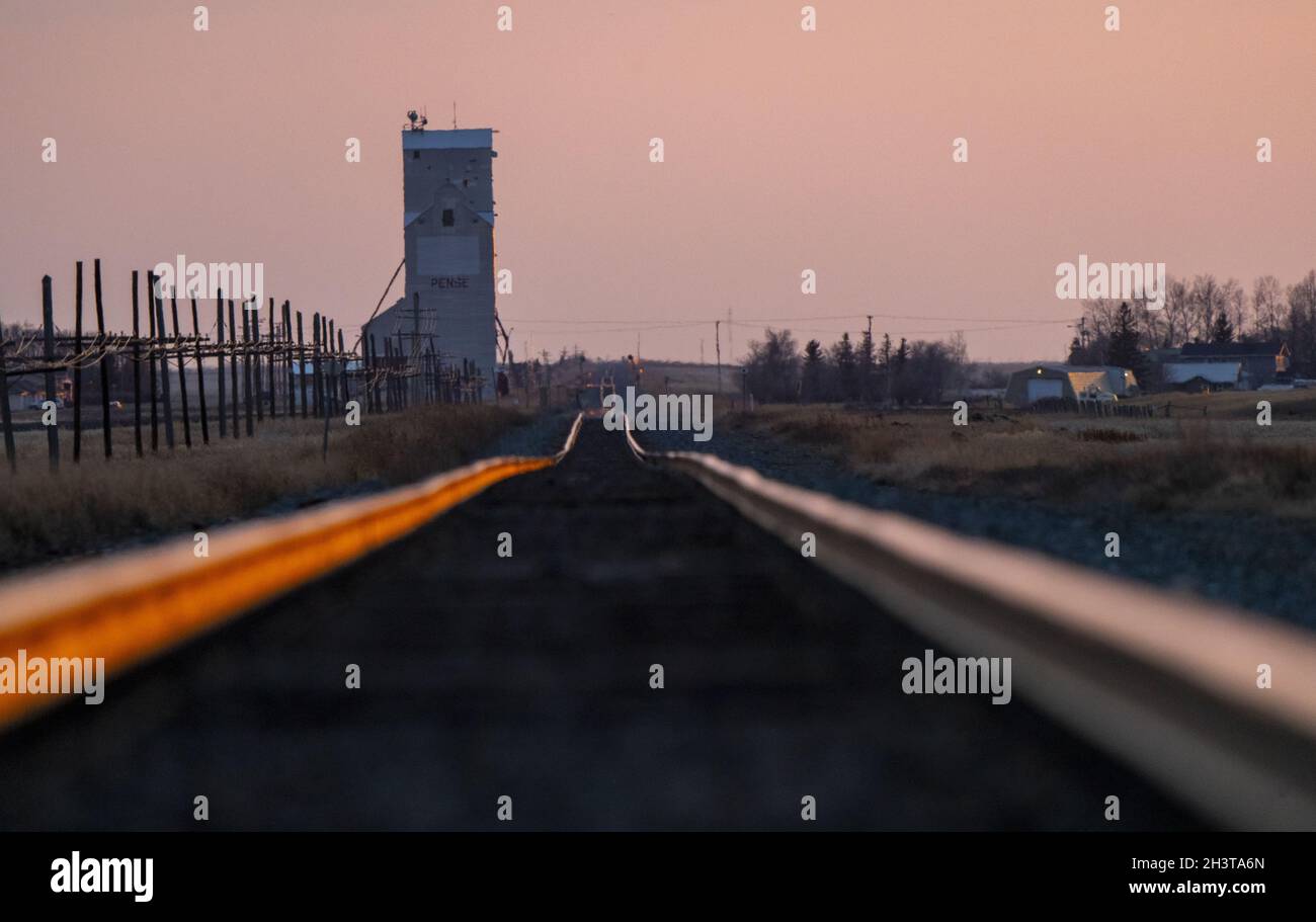 Grain Elevator Saskatchewan Stock Photo - Alamy