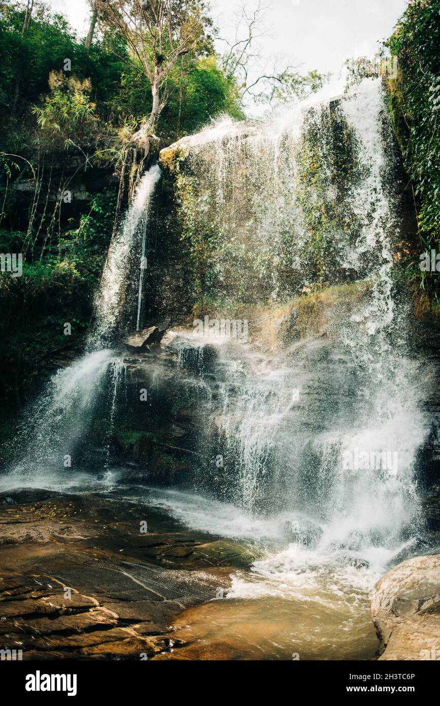 Jungle waterfalls hi-res stock photography and images - Alamy