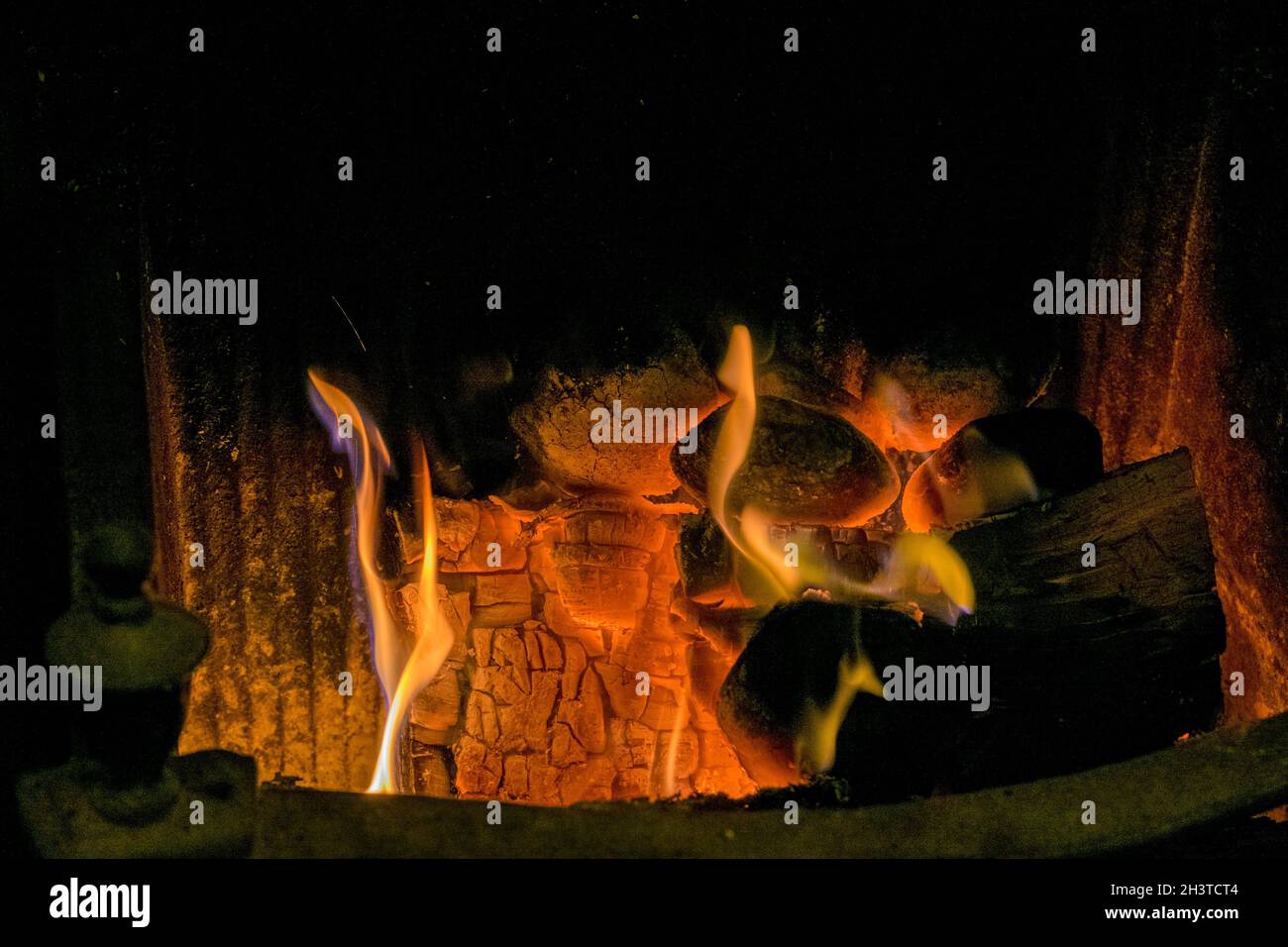 open fire in doors Stock Photo - Alamy