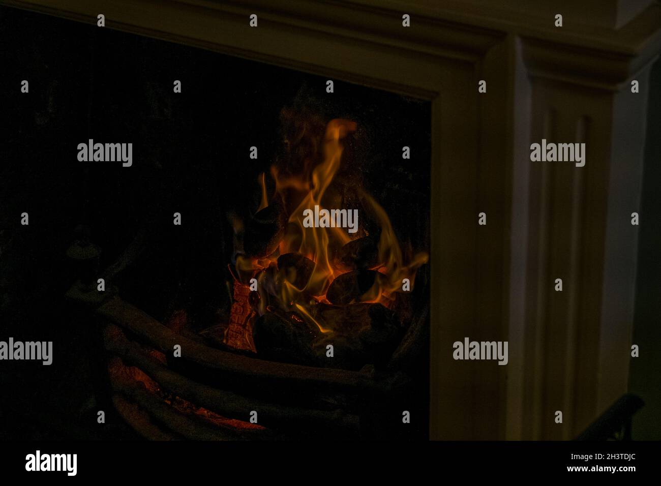 open fire in doors Stock Photo - Alamy