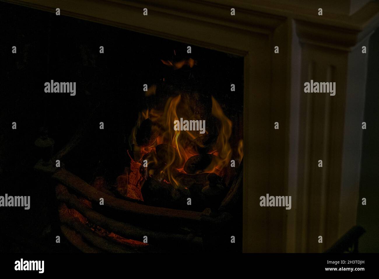open fire in doors Stock Photo - Alamy