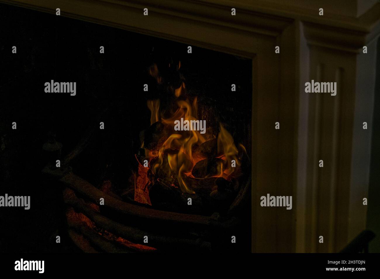 open fire in doors Stock Photo - Alamy