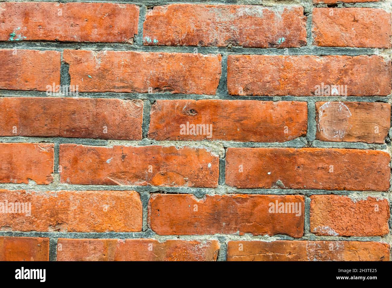 Dirty bricks hi-res stock photography and images - Alamy