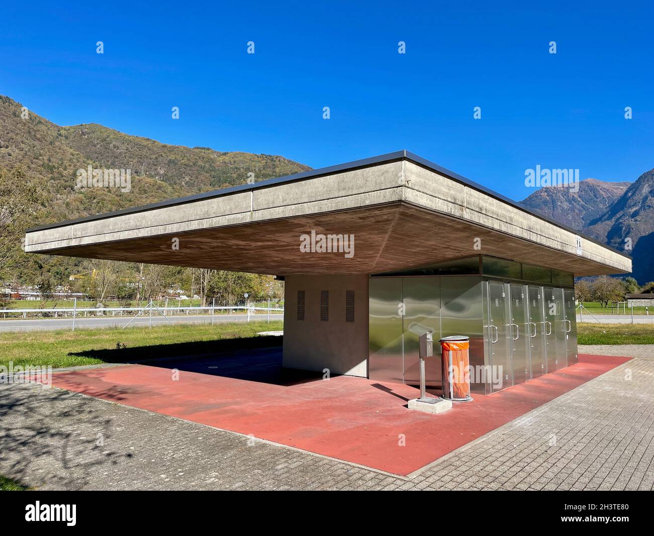Rest area amenities hi-res stock photography and images - Alamy