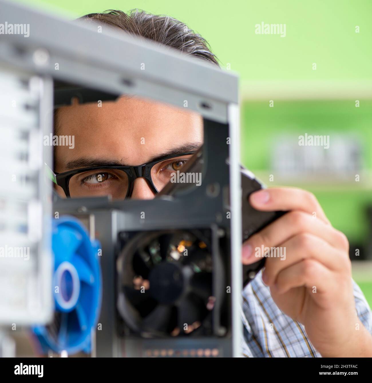 Computer engineer repairing broken desktop Stock Photo - Alamy