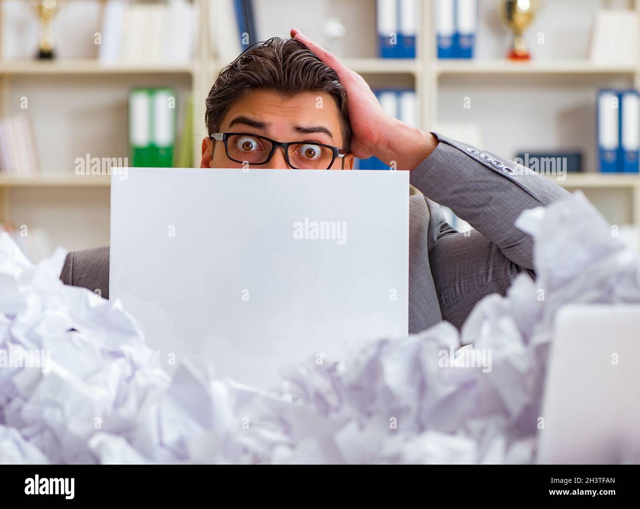 Wastepaper mess office hi-res stock photography and images - Alamy