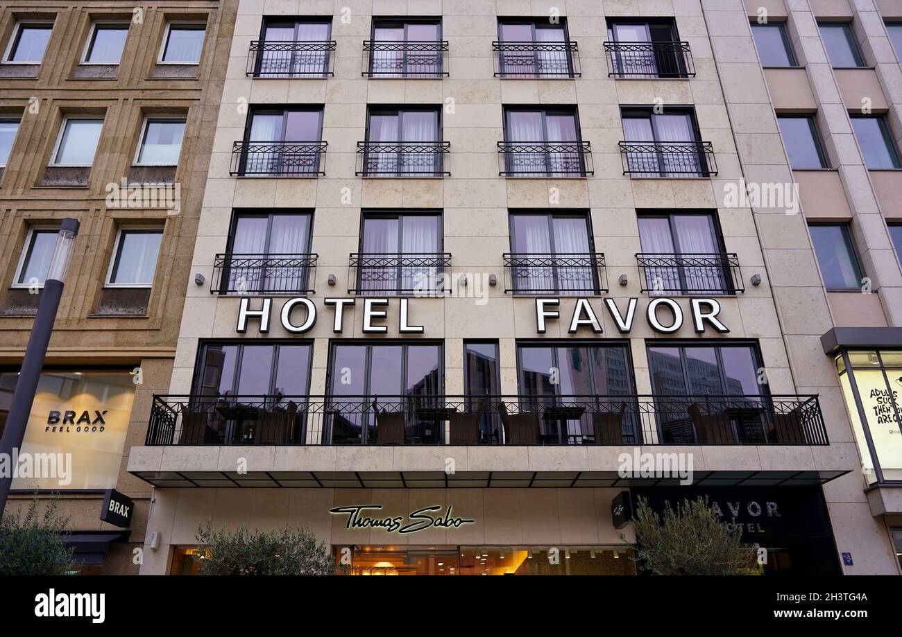 Urban hotel exterior hi-res stock photography and images - Alamy