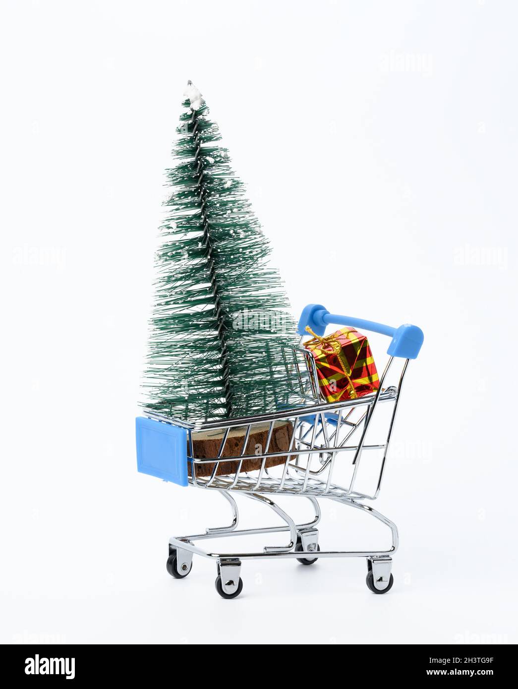Christmas tree shopping trolley hi-res stock photography and images - Alamy