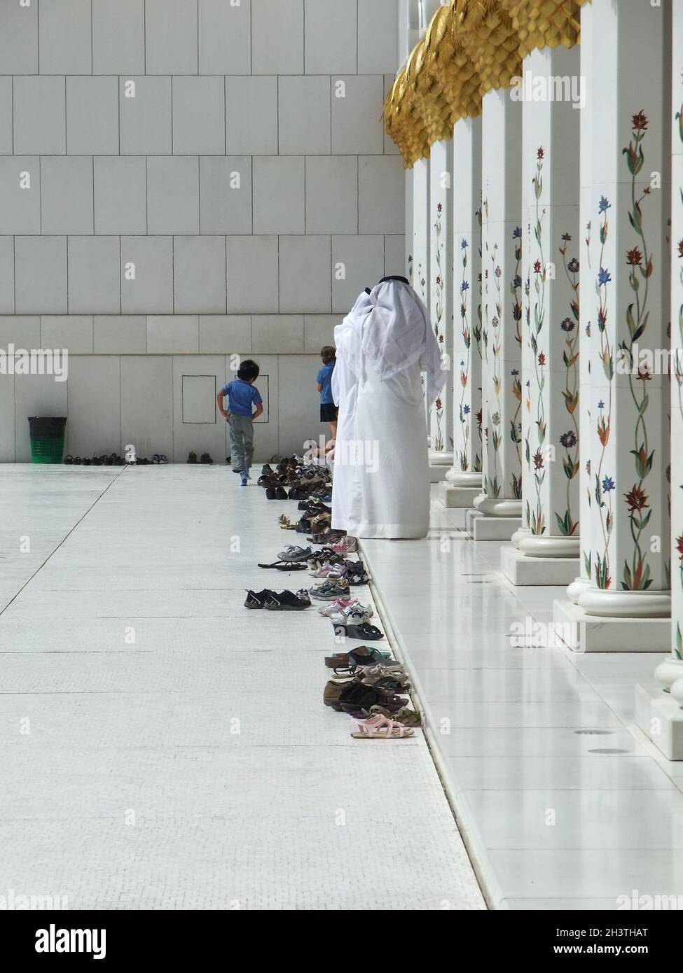Line of shoes in front of the entrance of a mosque Stock Photo - Alamy