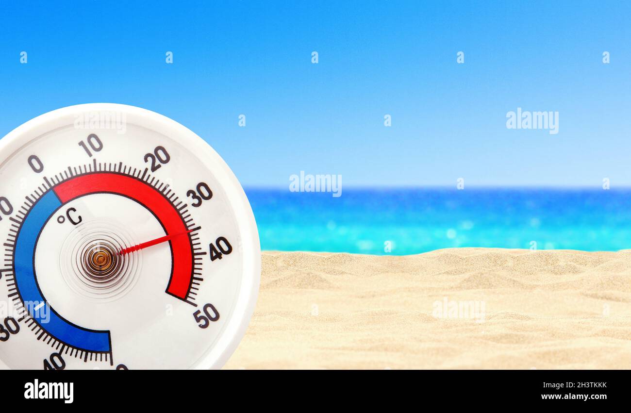 Thermometer with celsius scale showing extreme high temperature Stock ...